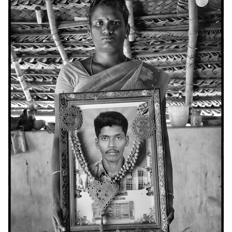 Vijay S. Jodha’s piercing portraits of India’s farmer suicide crisis ...