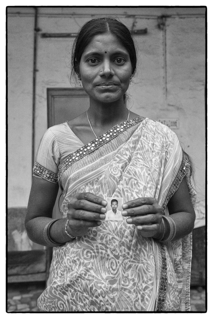 Vijay S. Jodha’s piercing portraits of India’s farmer suicide crisis ...