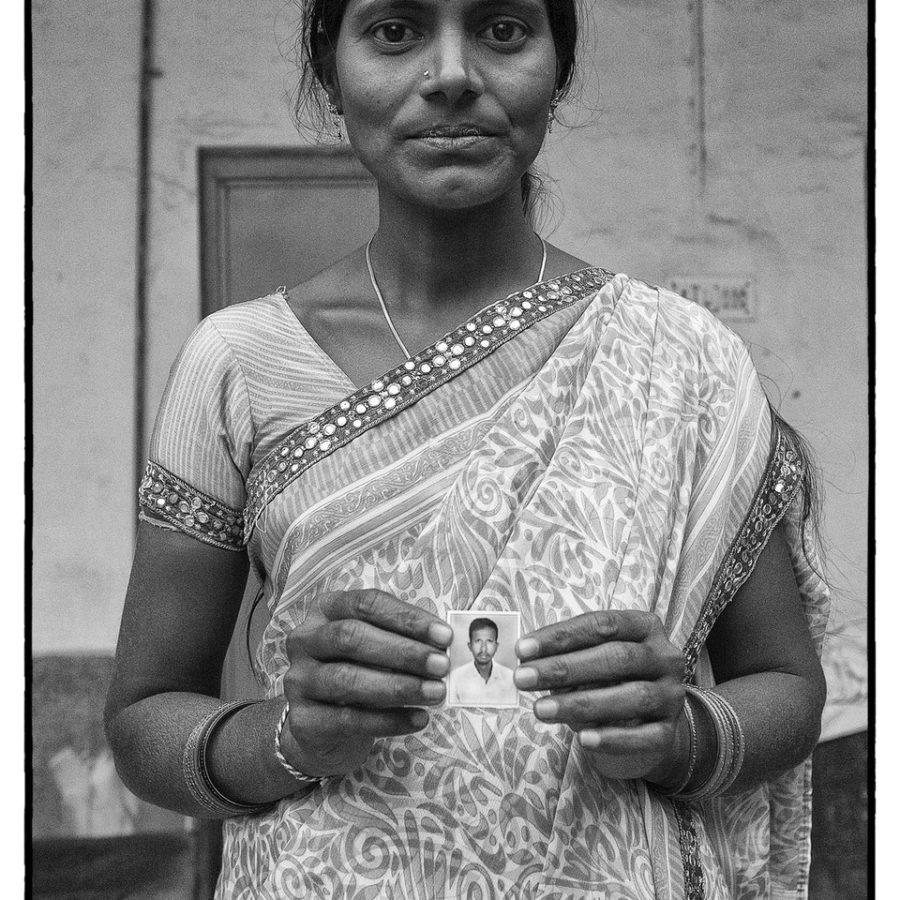 Vijay S. Jodha’s piercing portraits of India’s farmer suicide crisis ...