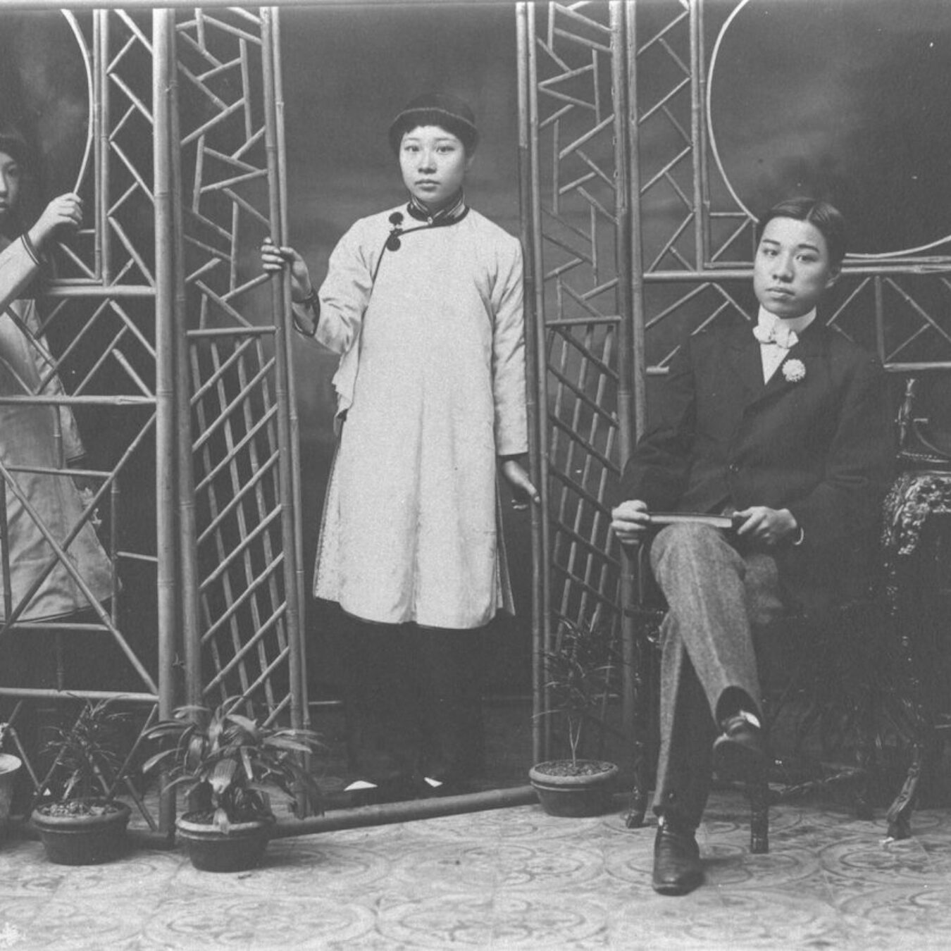Living Pictures: The largest-ever show of south-east Asian photography ...