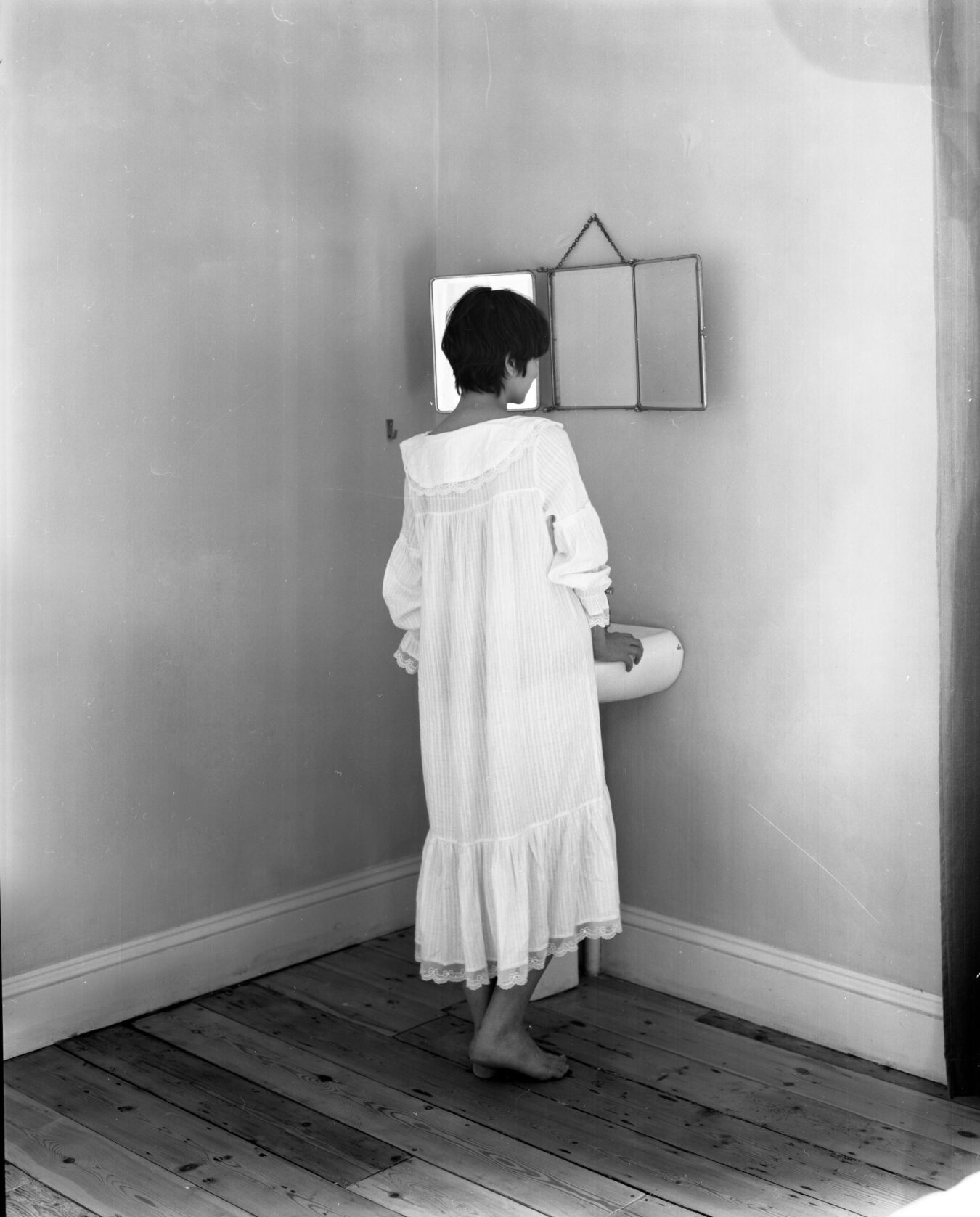 Exile and identity in the portraiture of Amak Mahmoodian - 1854 Photography